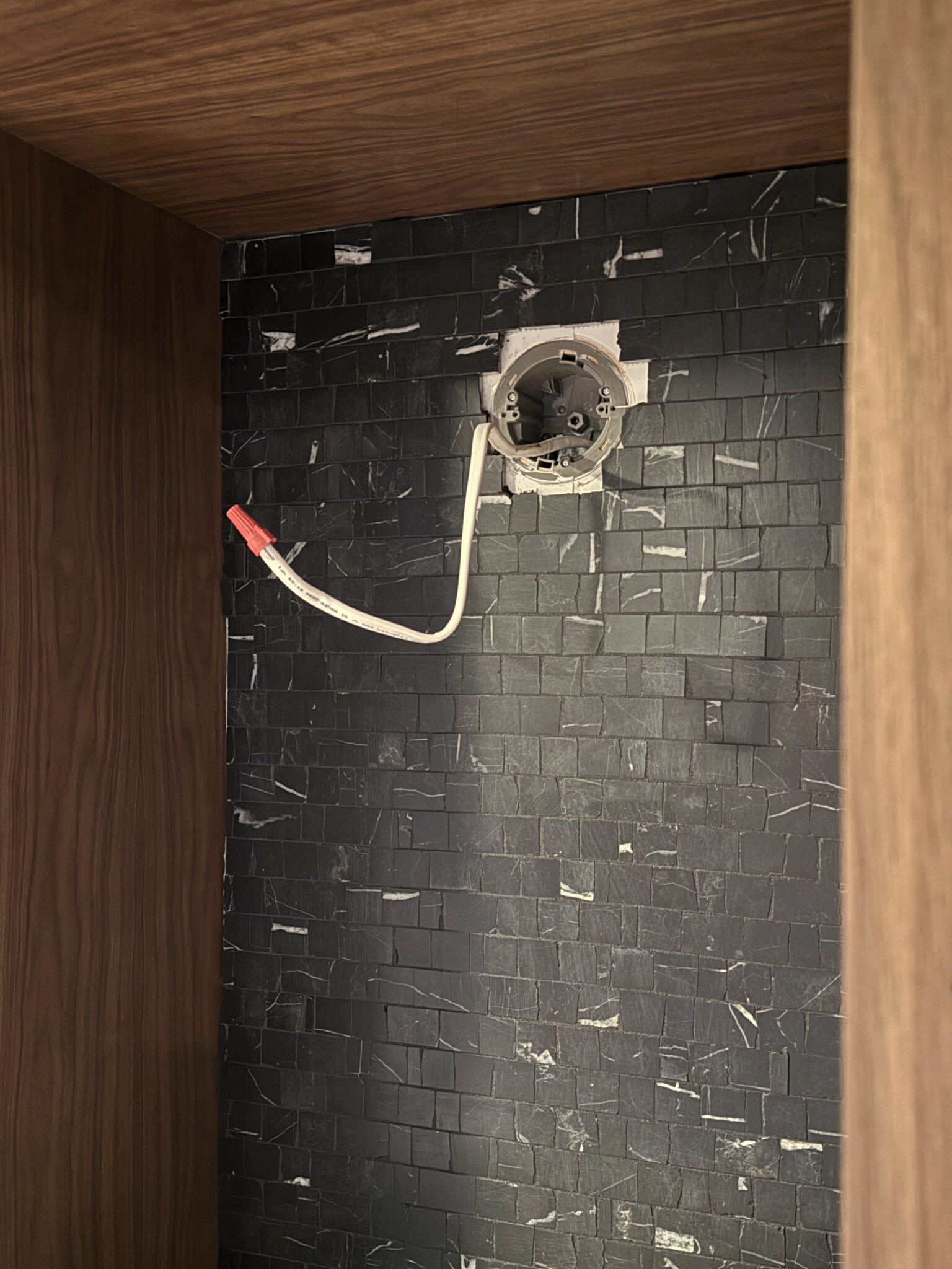 How to Tile a Backsplash the Easy Way Using Mussel Bound