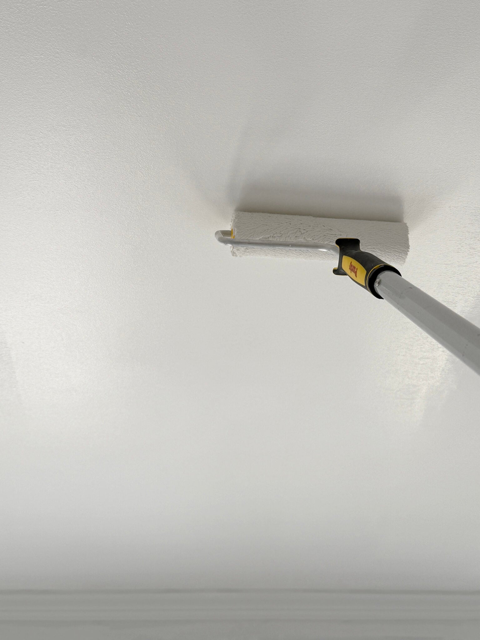 How to Smooth a Textured Ceiling (Skim Coat Tutorial)